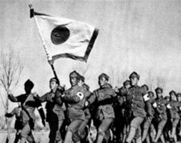 罕见老照片，训练的伪军慈禧统治下的戏子挨板子的犯人|伪军|戏子|犯人_新浪新闻