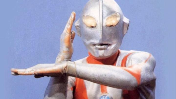 奥特曼双手十字交叉最为经典！动作简单，怪兽却学不会！_新浪新闻