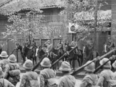 罕见老照片，训练的伪军慈禧统治下的戏子挨板子的犯人|伪军|戏子|犯人_新浪新闻