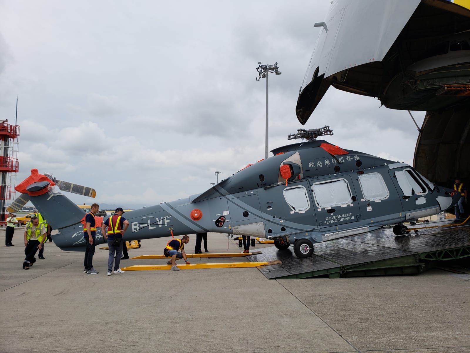 正在打包发货的香港政府飞行服务队H175直升机，An-124一口一架|服务队|香港政府|直升机_新浪新闻