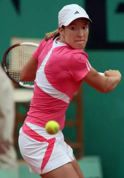 半西方式握拍：让正手和单反不需换握