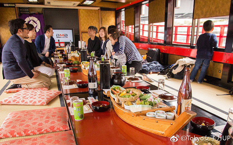 搭乘日本传统游览船畅游东京各大河川的屋形船|东京|屋形|游览船_新浪新闻