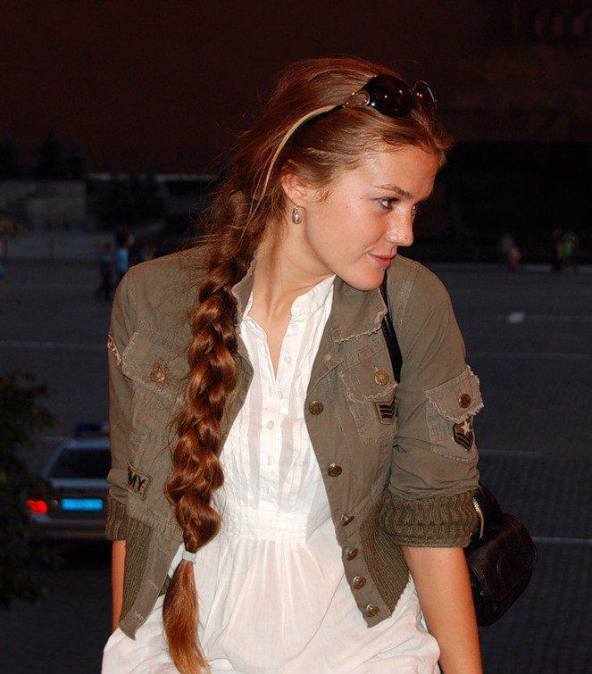 美丽的俄罗斯姑娘和她们让人难忘的麻花辫|麻花辫|发型|辫子_新浪新闻