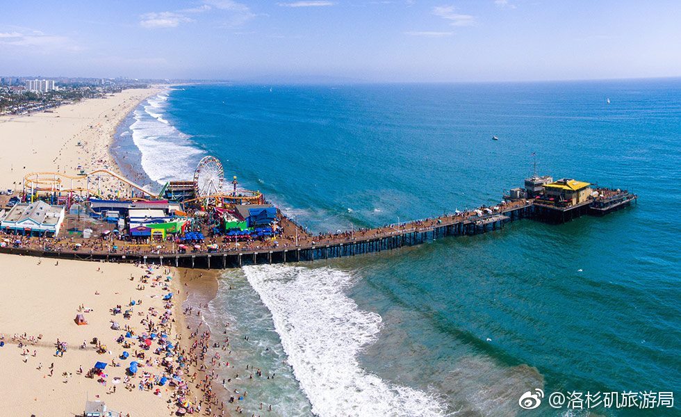 1996 年开园的太平洋公园（Pacific Park）位于圣塔莫尼卡码头的中部