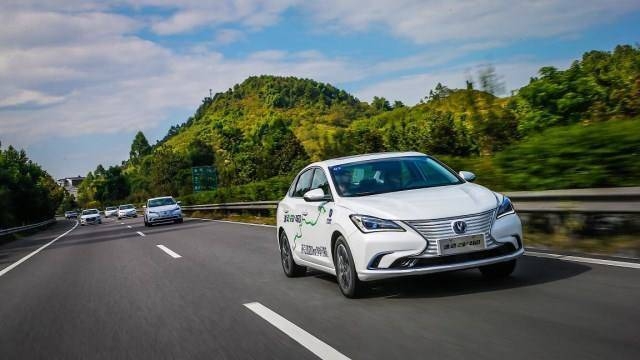 长安电动家族“C位”将易主，逸动EV460预售11.99万起-新浪汽车