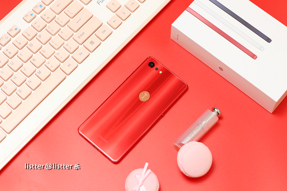 这是一款颜值进步的锤科作品，坚果Pro2s炫光红图测__财经头条