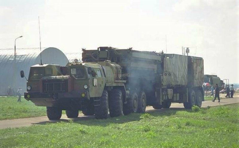 解放军地空导弹部队战训新款大型相控阵雷达外形很奇特