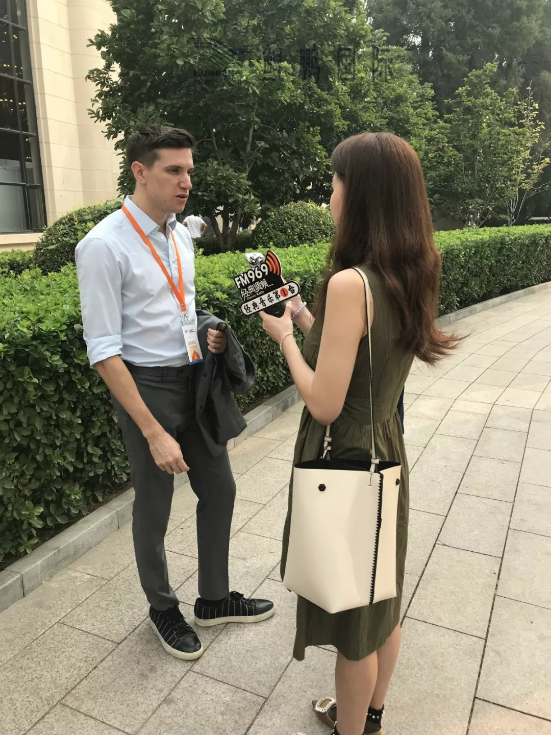 【直击房展现场】鲲鹏国际项目总监Ivan接受媒体采访，海外房产受关注