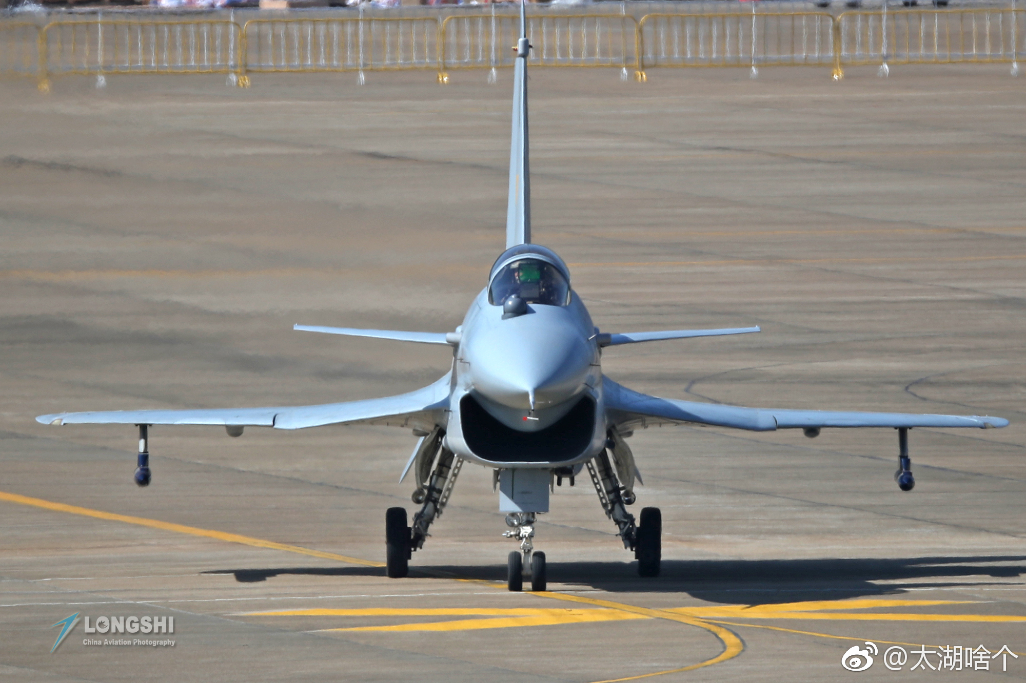 歼-10B矢量发动机的确很牛，未来如果用在歼-20战斗机上就更牛了