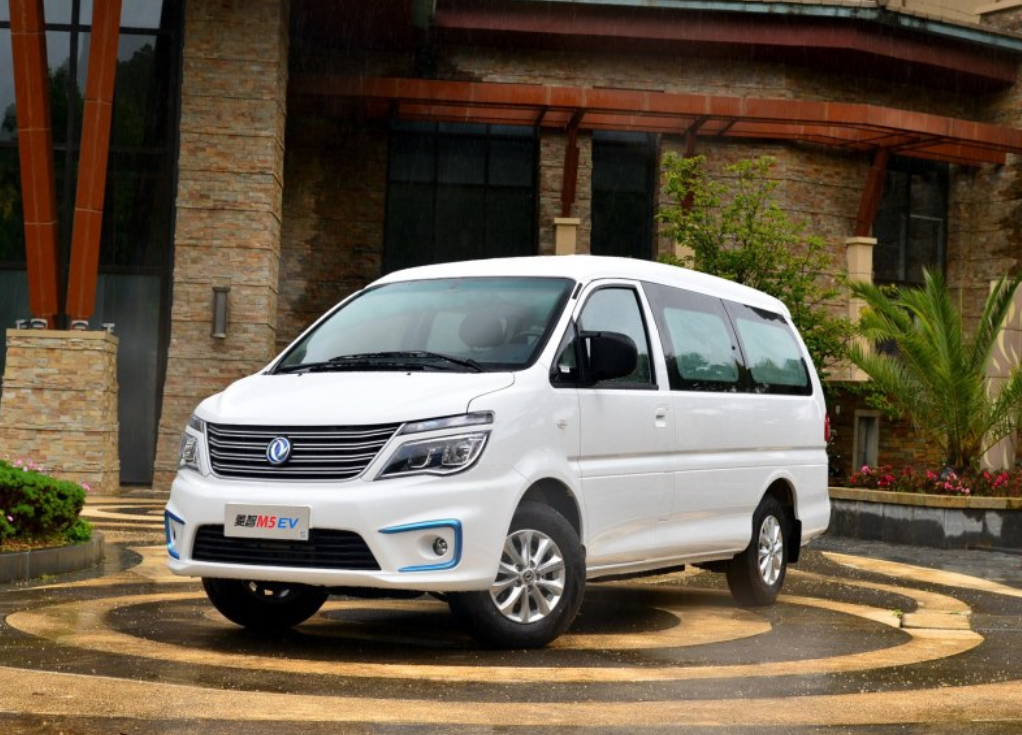 东风新能源风行S50EV和菱智M5EV齐上市，续航可达410km-新浪汽车