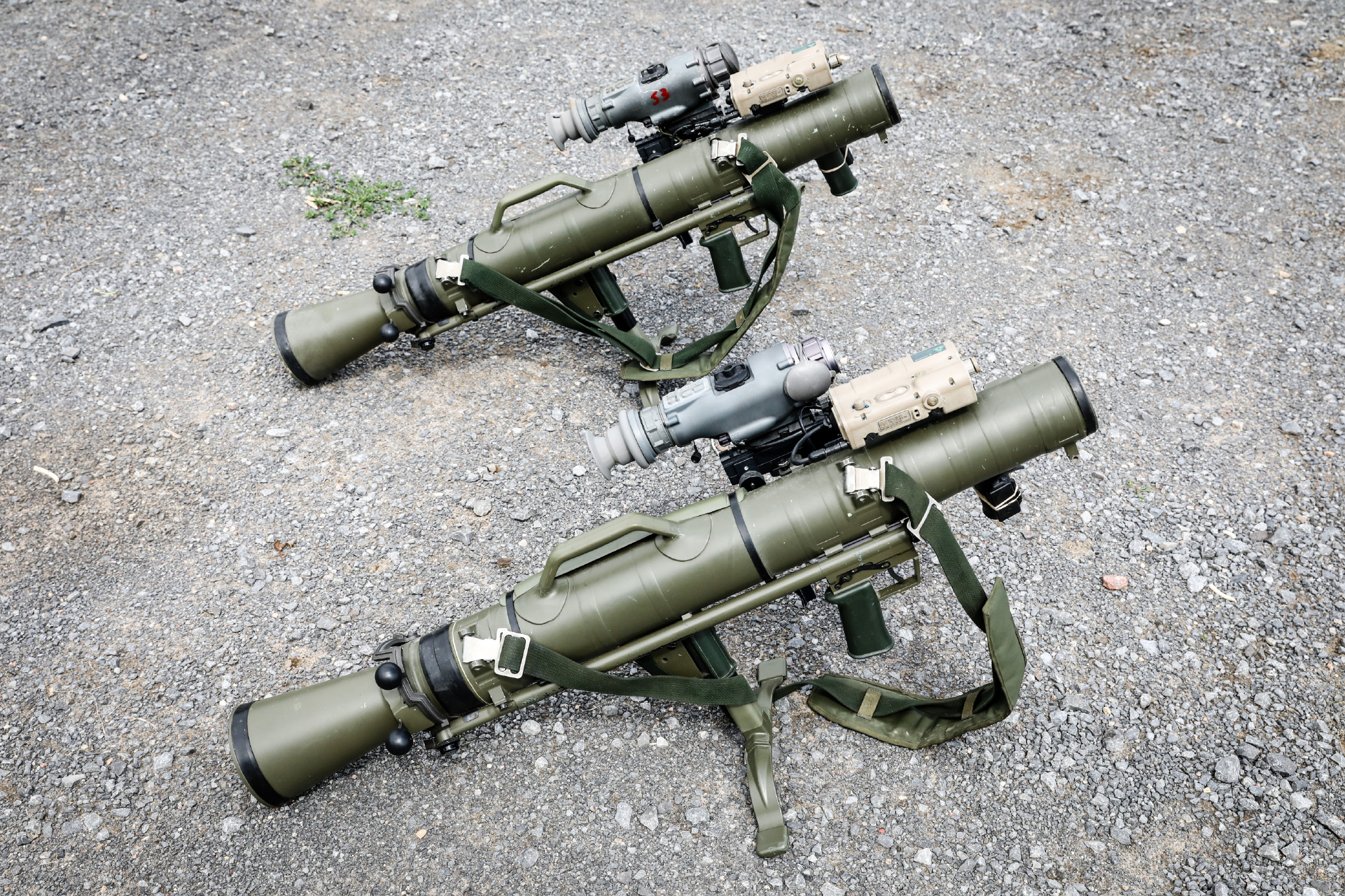 美军陆军第十山地师的士兵在德拉姆堡基地测试加装了AN/PAS-13E中型非