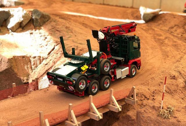 ScaleART Acros三轴木材运输车(DOLL Long-Timber)-新浪汽车