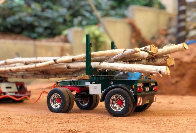 ScaleART Acros三轴木材运输车(DOLL Long-Timber)-新浪汽车