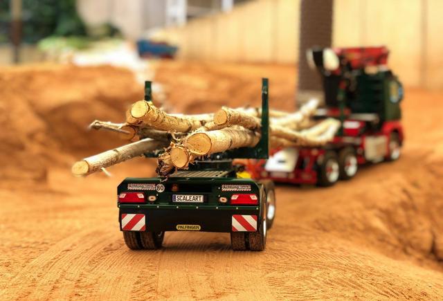 ScaleART Acros三轴木材运输车(DOLL Long-Timber)-新浪汽车
