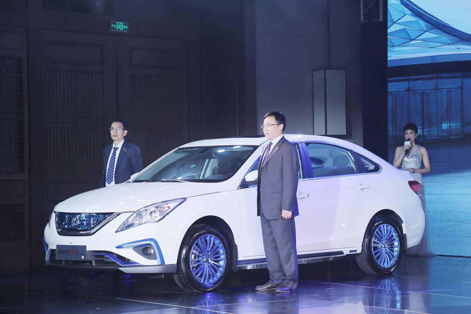 东风新能源风行S50EV和菱智M5EV齐上市，续航可达410km-新浪汽车