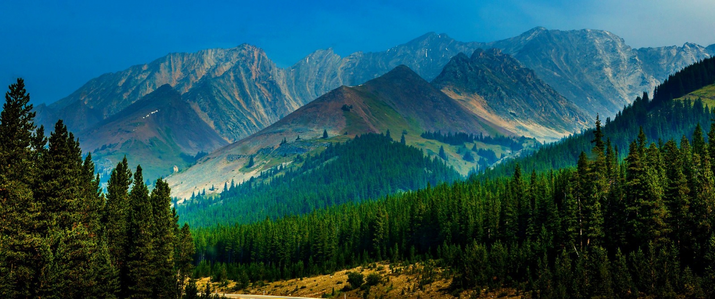 加拿大洛基山，迎面而来的大山|加拿大_新浪新闻