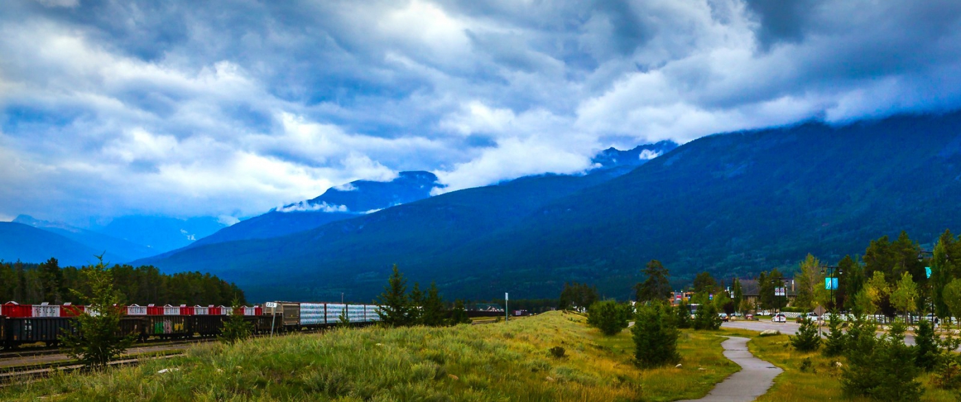 加拿大洛基山，迎面而来的大山|加拿大_新浪新闻