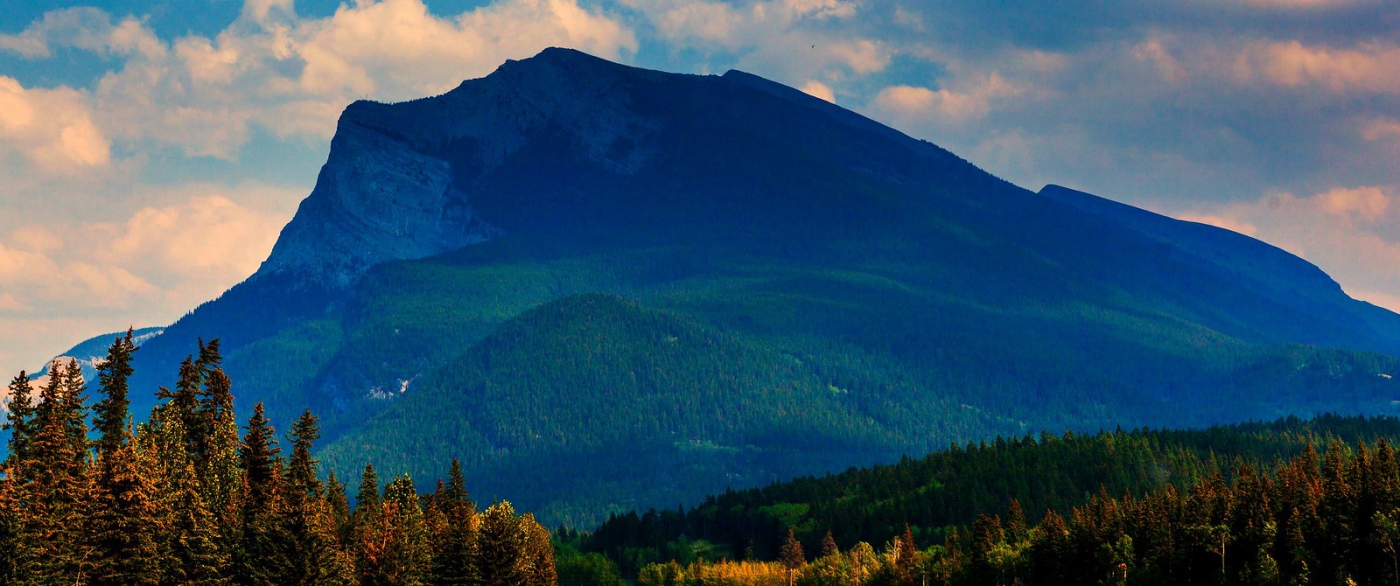 加拿大洛基山，迎面而来的大山|加拿大_新浪新闻