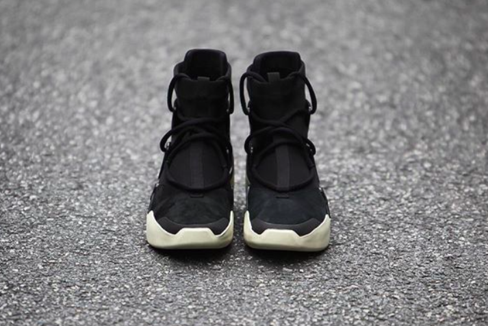 都是篮球鞋，它和别人不一样；FoG x Nike 美图赏析！_新浪新闻