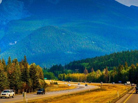 加拿大洛基山，迎面而来的大山|加拿大_新浪新闻