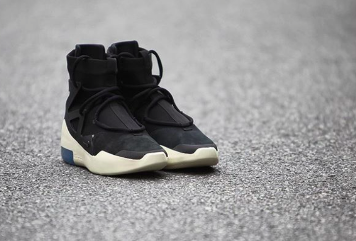 都是篮球鞋，它和别人不一样；FoG x Nike 美图赏析！_新浪新闻