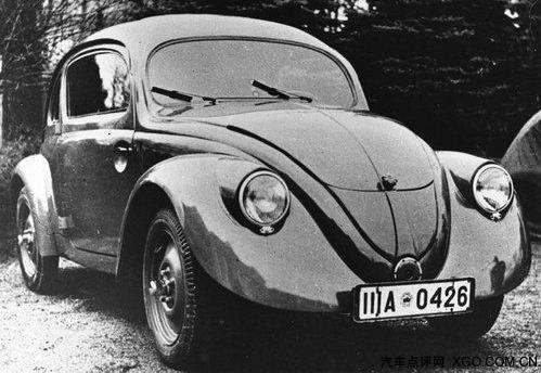 1875年保时捷的创始人，费迪南德·保时捷出生在一个铁匠家庭