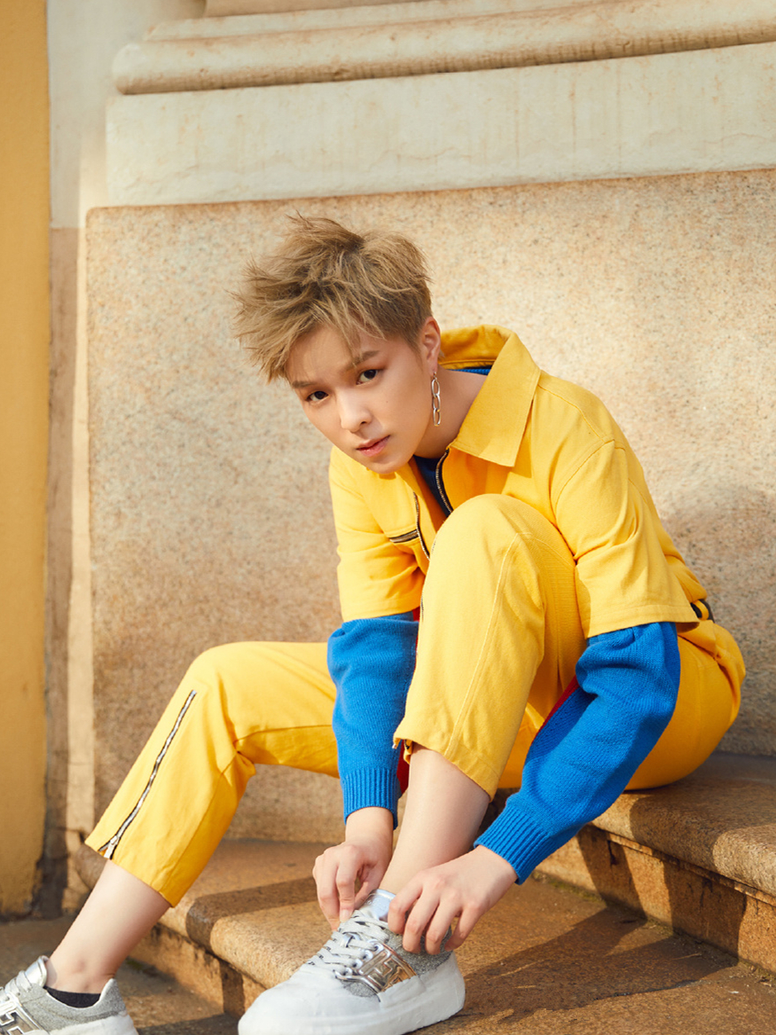 Sunnee原来这么爱穿黄色？6套黄色造型上线，风格居然差这么多！|黄色|造型|卫衣_新浪新闻