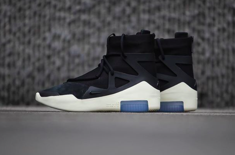 都是篮球鞋，它和别人不一样；FoG x Nike 美图赏析！_新浪新闻
