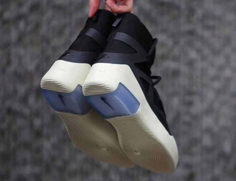都是篮球鞋，它和别人不一样；FoG x Nike 美图赏析！_新浪新闻