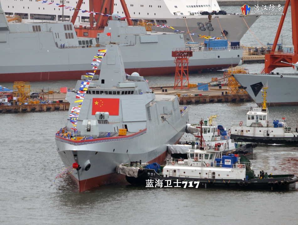 两艘055大驱下水 美媒：中国战舰只重数量不重质量