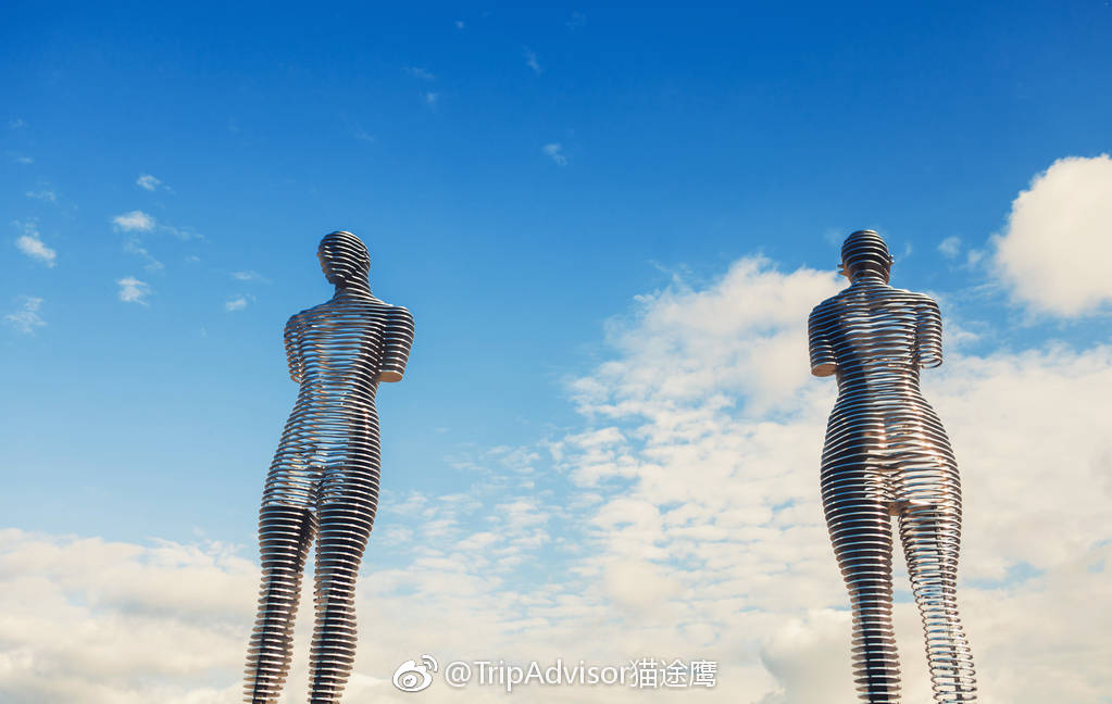 格鲁吉亚·巴统·Ali and Nino雕塑，用户721saifa这样说