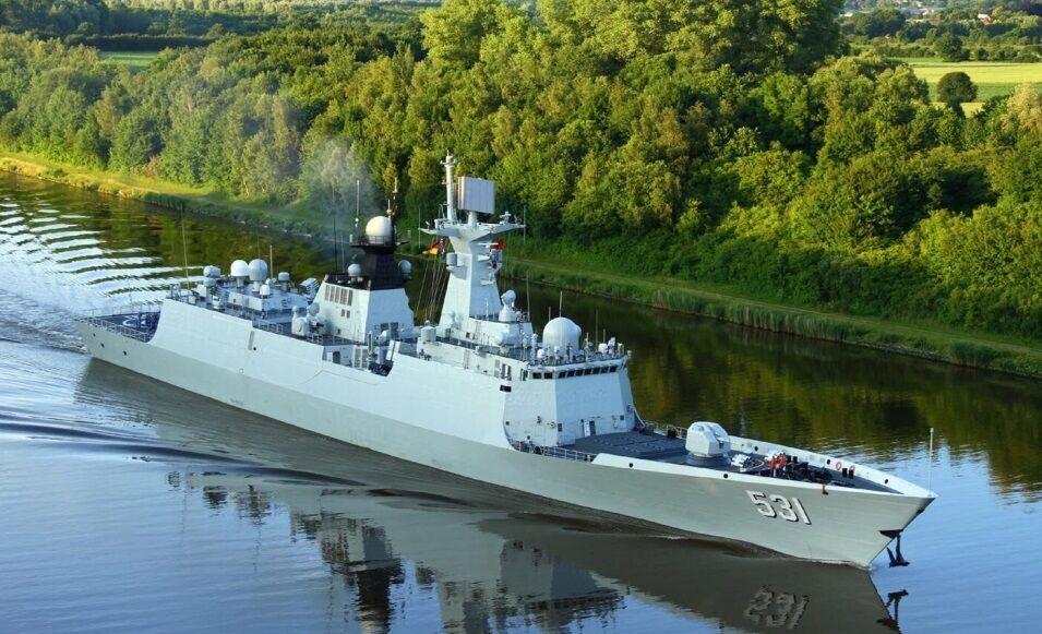 外国拍摄中国军舰，俄罗斯拍的最霸气，美国拍出末日孤舰的感觉