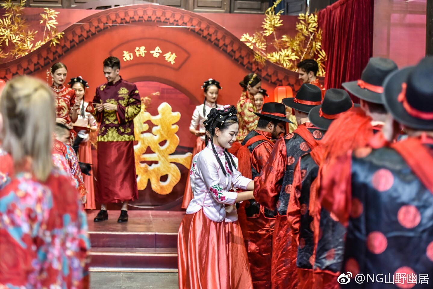 水乡婚礼何其多？然，老外在古镇参加水上婚礼何其少|婚礼|水乡|南浔古镇_新浪新闻