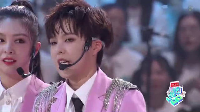 Sunnee感谢粉丝 ：谢谢各位今天的到来，让我们看到很多惊喜|Sunnee_新浪新闻