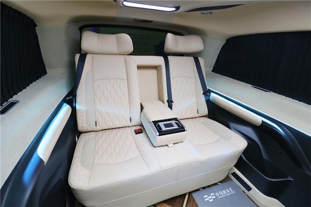 奔驰新七座 V260新款商务车 低调奢华七座MPV还带航空座椅-新浪汽车