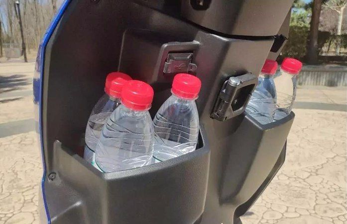 UU125升级版铃木UY125，售价9380，超大空间，犀利的线条-新浪汽车