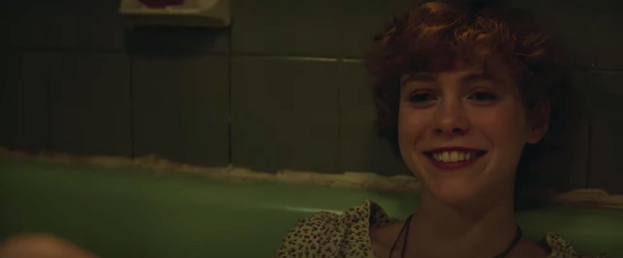 虽然索菲亚.莉莉丝在《利器》里演的童年时代的艾米.亚当斯|索菲亚|莉莉丝|亚当斯_新浪新闻