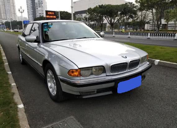 老板把开了10年的宝马728送给司机，精心保养一番后焕然一新-新浪汽车