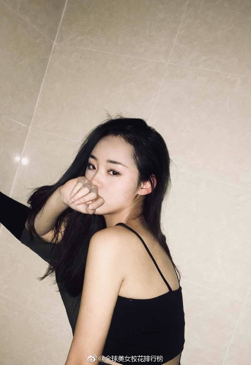 天津传媒学院 邹梓越 身高168cm 体重49kg 爱好舞蹈 瑜伽 摄影