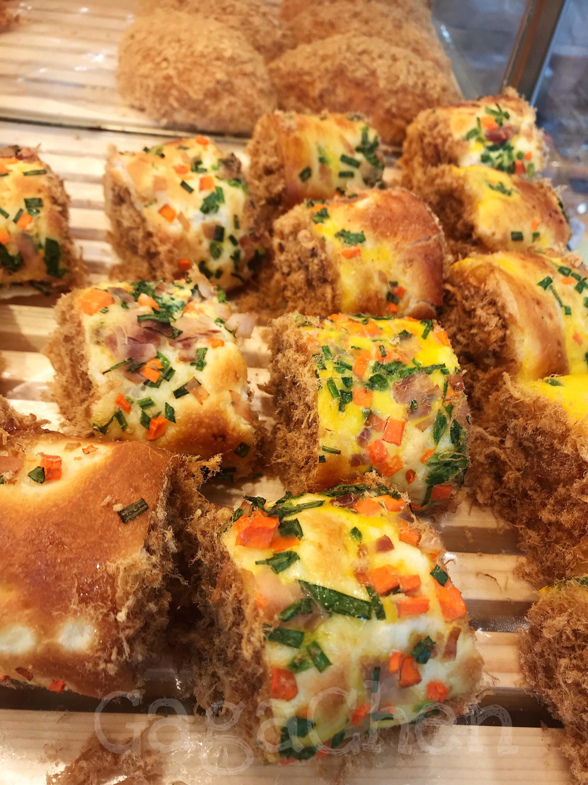 面包新语肉松葱葱 ，罗森整颗咸蛋黄冰皮月亮蛋糕， 老实讲|面包新语|咸蛋黄|冰皮_新浪新闻