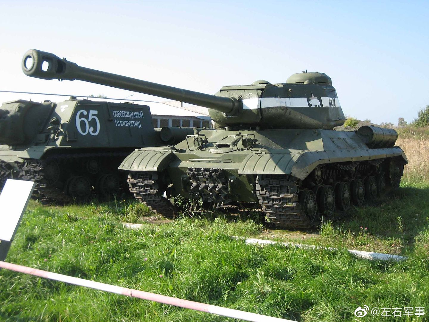 斯大林2型重型坦克 (IS-2)，又称JS-2重型坦克