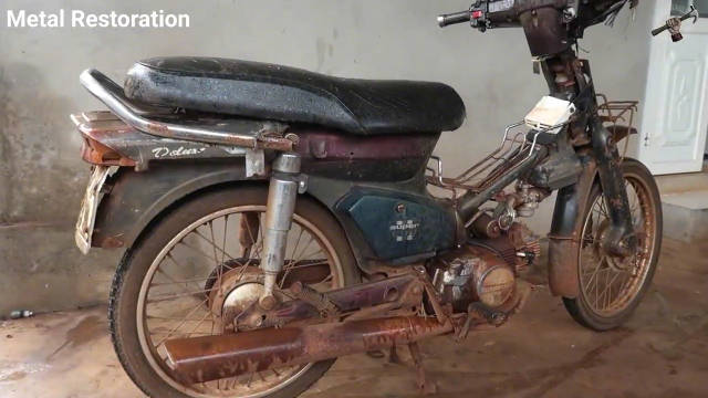 一辆锈迹斑斑破旧不堪的1990年生产的本田超级幼兽super cub 100EX摩|本田_新浪新闻