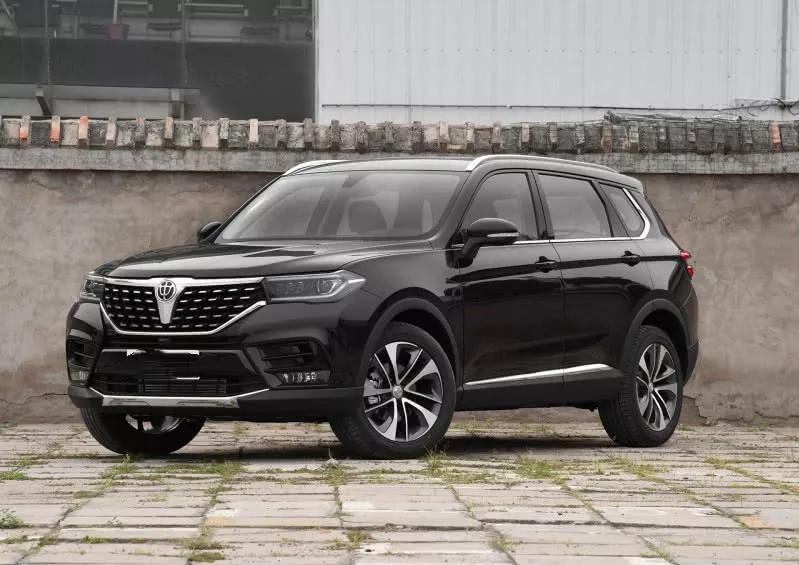 捧不红的“中国宝马”！一身名牌还终身质保，不足11万却卖不动-新浪汽车