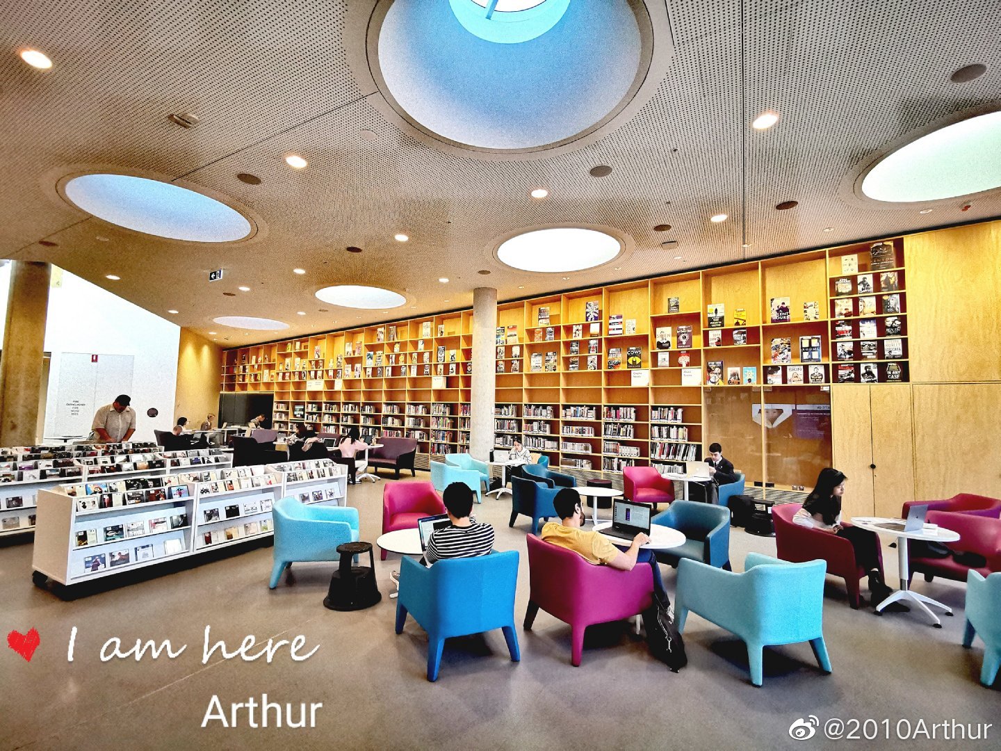 一出火车站就能看见这个透明的三角形建筑|图书馆|悉尼|三角形_新浪新闻