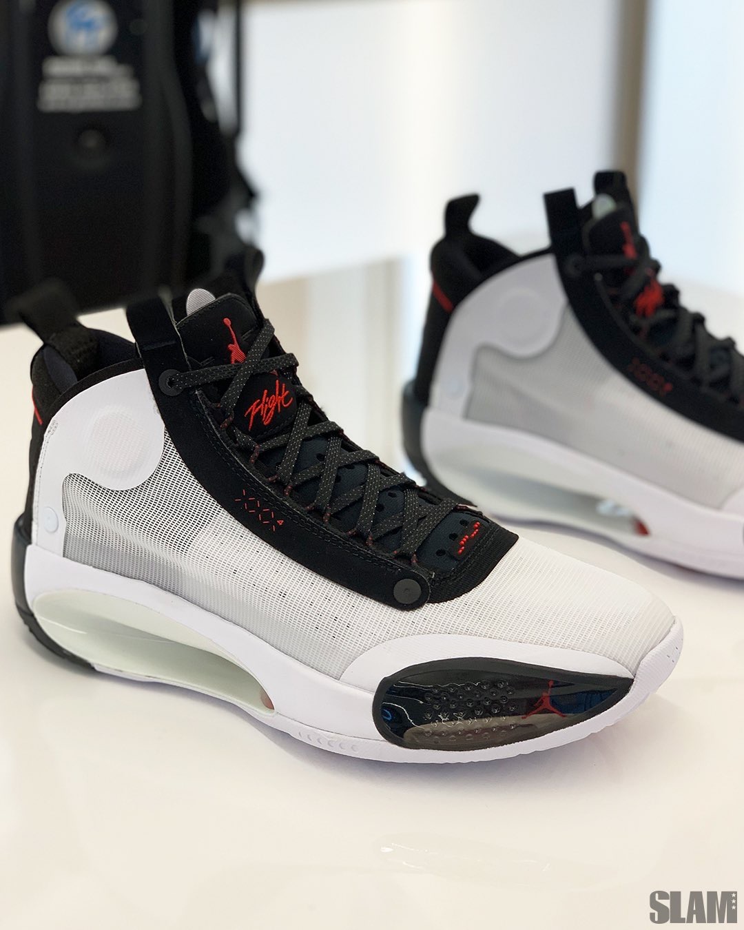 AJ34官图发布！在纽约的一场活动中，锡安-威廉姆森已经上脚