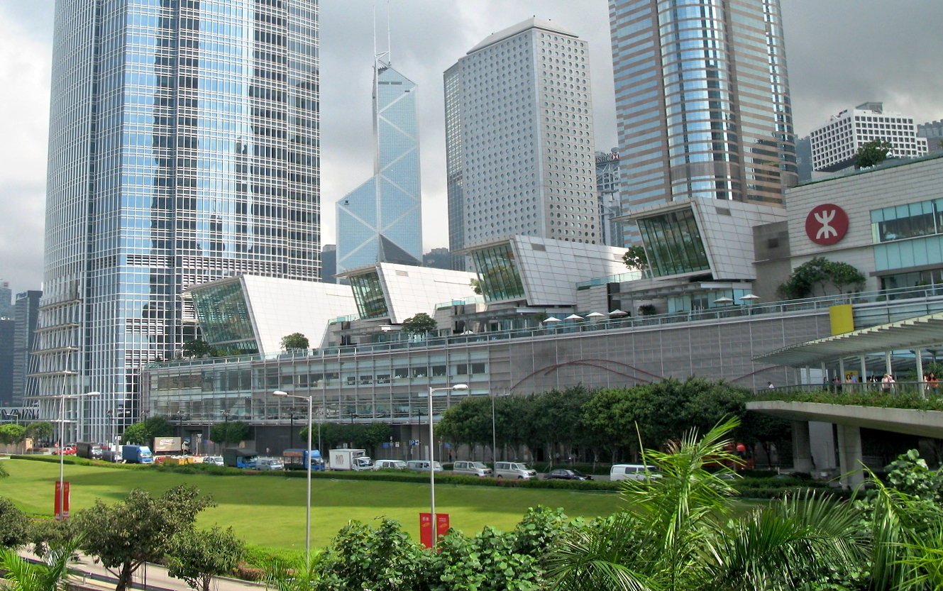 香港商场的租金有多贵？ 拿这个IFC国金中心来说，不仅各大商品进驻|国金中心|租金|商场_新浪新闻