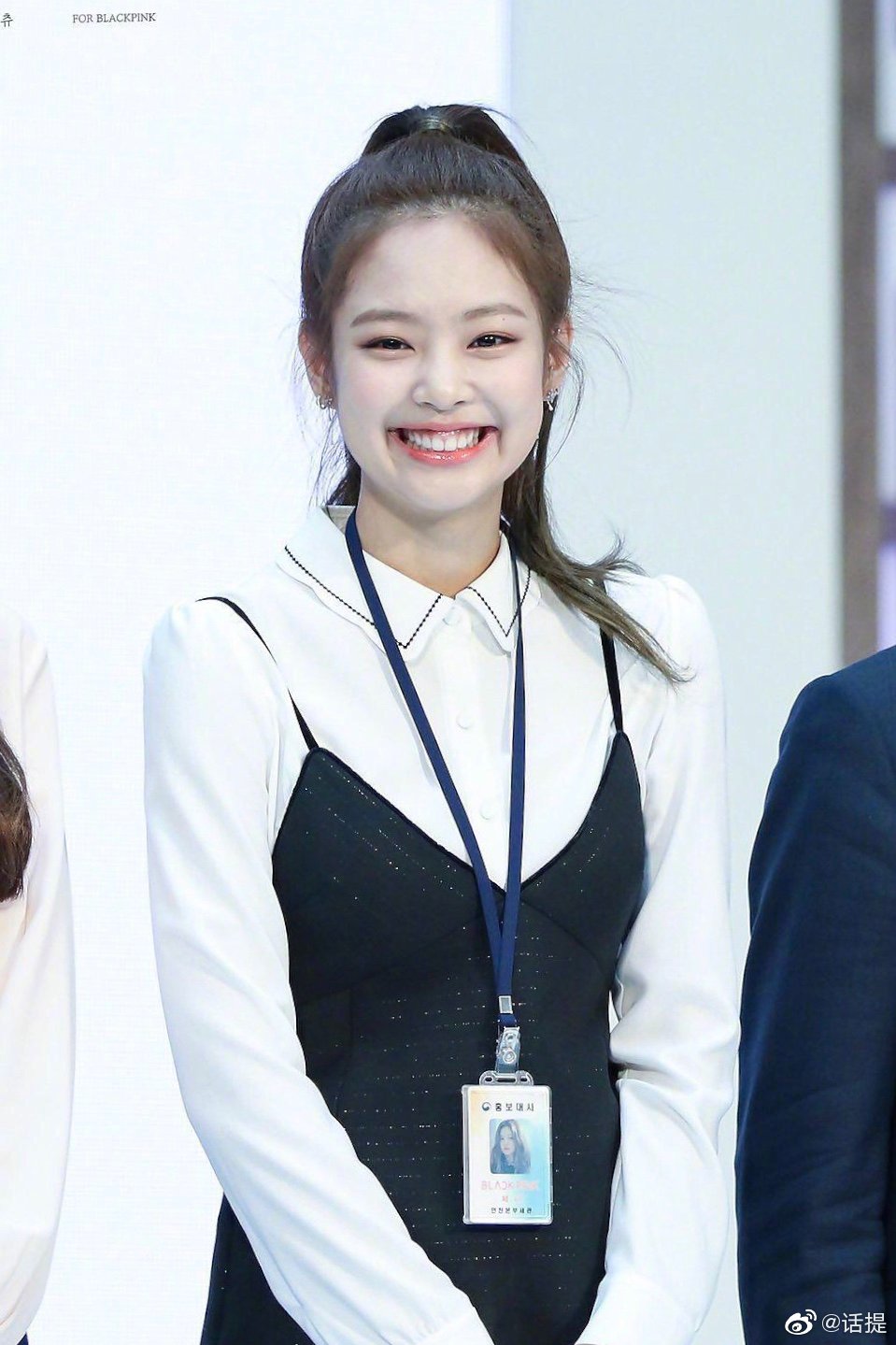 Jennie的露龈笑，牙龈真饱满呀，你能get到她的可爱吗？|牙龈|可爱_新浪新闻