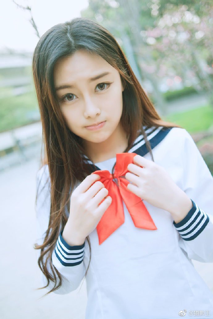校服美女户外羞涩黑丝性感迷人写真集