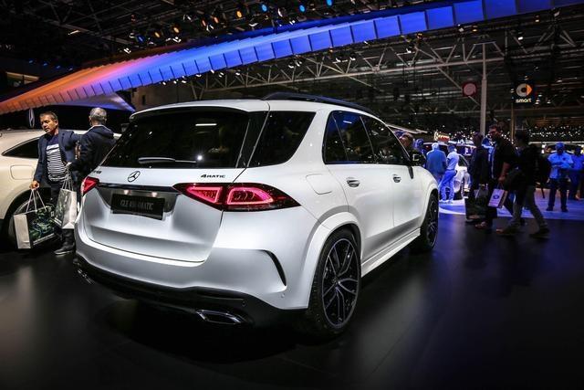 19全新一代奔驰GLE，整体运动感十足，内饰豪华，3.0T6缸+9AT-新浪汽车