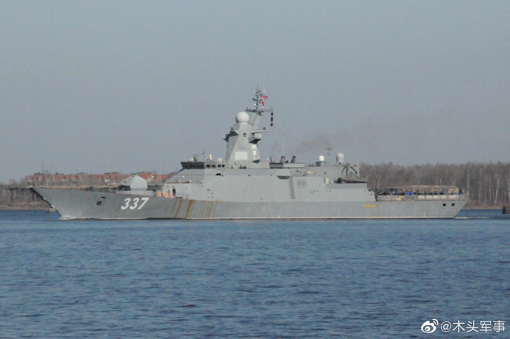 20385型轻型护卫舰首舰“轰鸣”号首次出海开始工厂试航位于圣彼得|轻型护卫舰|首舰|护卫舰_新浪新闻